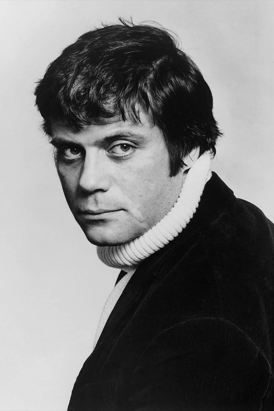 Oliver Reed : sa biographie, filmographie, et quelques photos
