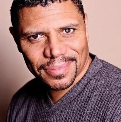 Stoney Jackson : sa biographie, filmographie, et quelques photos