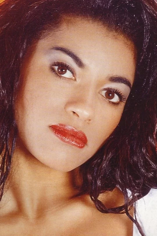 Julia Channel : sa biographie, filmographie, et quelques photos